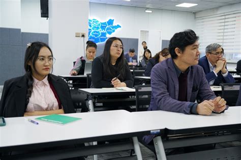 ТӨРИЙН ДИПЛОМАТ ЁСЛОЛ СЭДЭВТ СУРГАЛТ ХИЙЛЭЭ