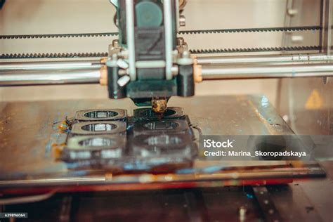 거울 반사 표면 클로즈업에 회색 물체를 인쇄하는 프린터 3차원 인쇄에 대한 스톡 사진 및 기타 이미지 3차원 인쇄 3차원