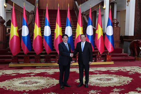 ນາຍົກລັດຖະມົນຕີ ລາວ ພົບປະກັບ ປະທານປະເທດ ຫວຽດນາມ