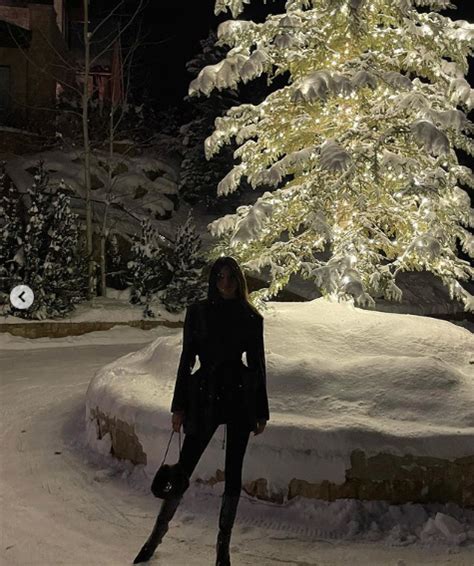 Kendall Jenner Closes With Massive Thigh Gap The Blast