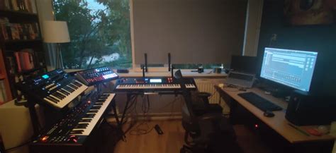 Poly Hydra Tracker Synth Rsynthesizers