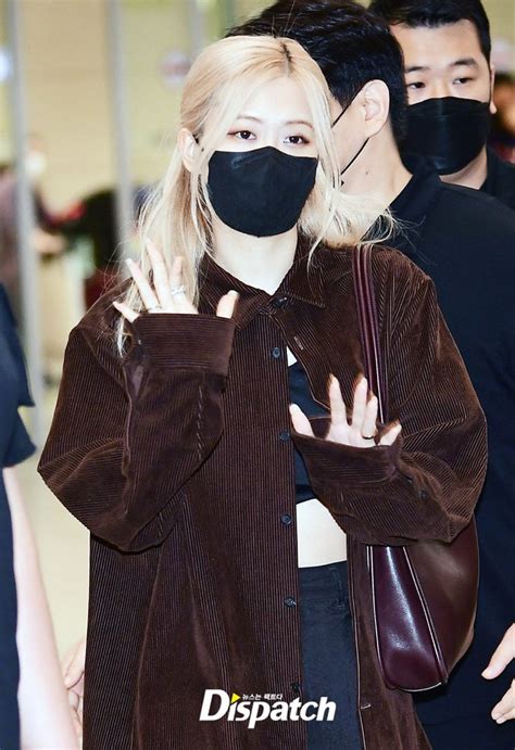 현장포토 눈맞춤에 설렘로제 금발의 인형 디스패치 뉴스는 팩트다 패션 스타일 블랙핑크 블랙 핑크