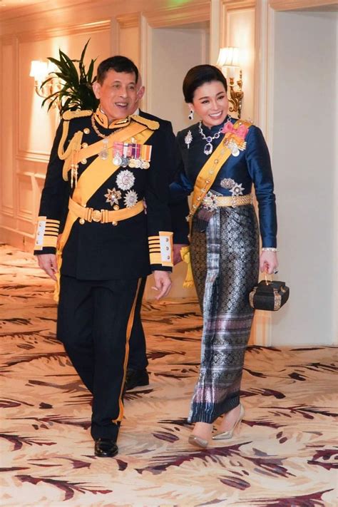 Pin By Pom Papai Ingtham On 2559king Rama10 Thai King Thailand Royal