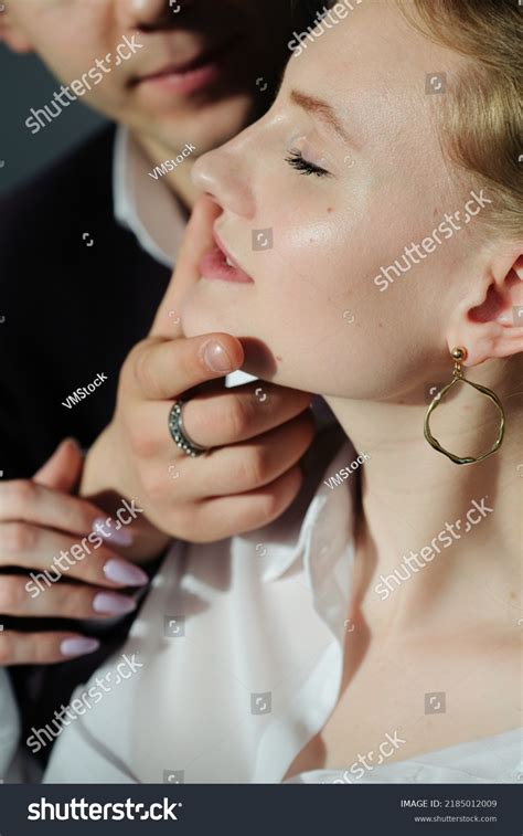 13658 Imágenes De Guy Touching Girl Imágenes Fotos Y Vectores De
