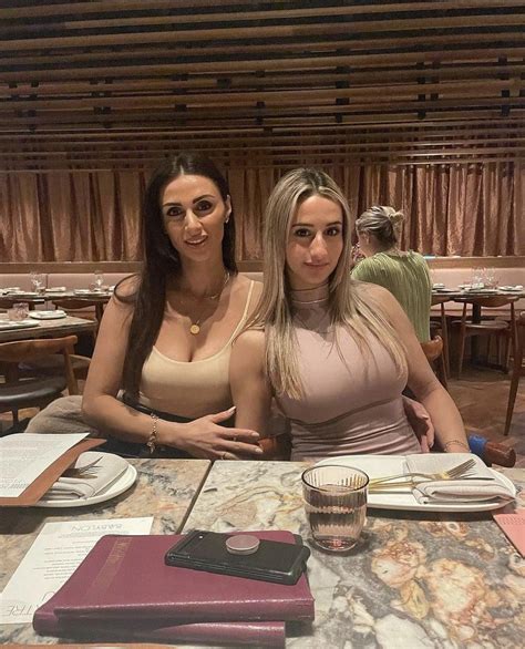 Dinner R2busty2hide