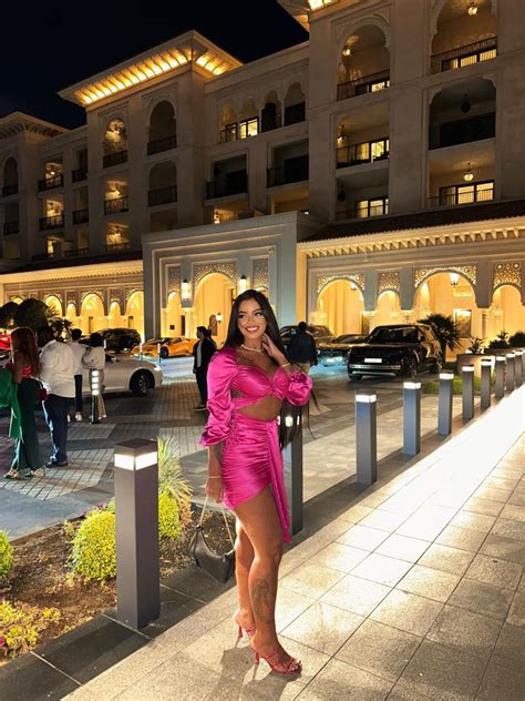 Stephanie Silveira Grava Em Dubai E Recebe Proposta De Sheik Mil D Lares Para Namorar