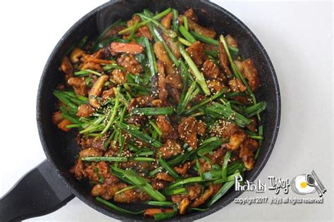 복딱복딱 돼지고기 부추볶음