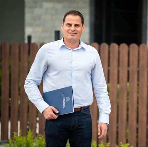 Честито Възкресение Христово 💛 🙏🏻 Нека светлината на Възкресението озари пътя ви и донесе мир и