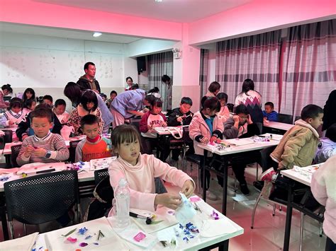 云南艺术学院“回声”工作坊“非遗进社区”系列活动之四——植物拓染技艺走进雨花社区 云南艺术学院 艺术管理学院