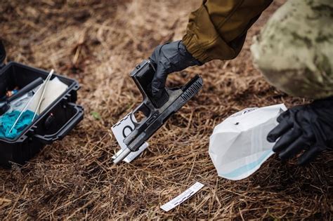 범죄 현장 조사 증거 수집 범죄 증거 및 경찰 개념 프리미엄 사진