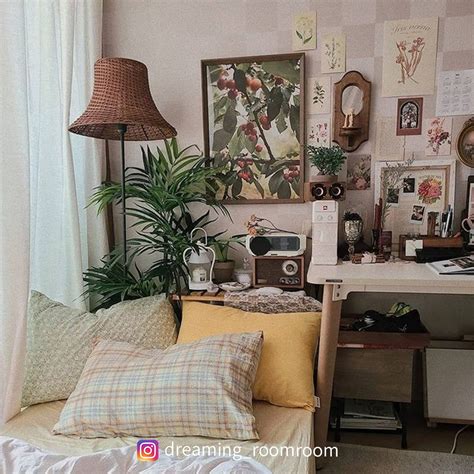 집꾸미기 우드와 화이트로 꾸민 취향 가득 하우스 맥시멀리즘의 좋은 예임 🤎 다른 집도 보러가기