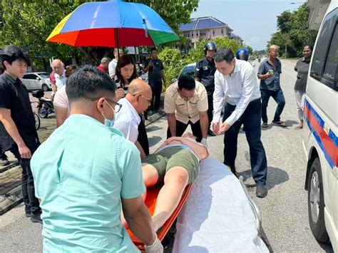 张哲敏 Chong Zhemin Added A New Photo 张哲敏 Chong Zhemin