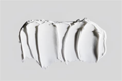 자외선 차단제 질감 화이트 모이스처라이징 크림 견본 페이스 로션 또는 마스크 스톡 버터 크림 매크로 스킨 케어 샘플 회색 배경