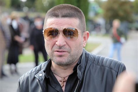 Naš Poznati Pevač Piše Knjigu I Trvdi Da Ga Mnogi Krišom Slušaju Sve