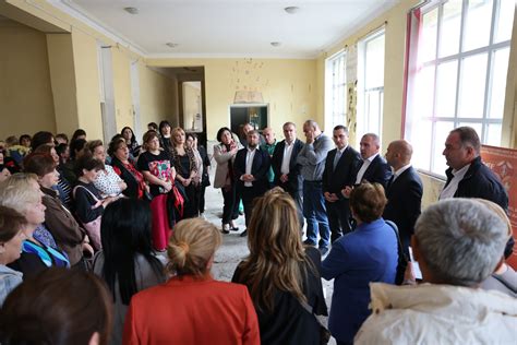 საქართველოს 🟢ინფრასტრუქტურის მინისტრი რევაზ სოხაძე თბილისის 157 ე საჯარო სკოლის პედაგოგებსა და