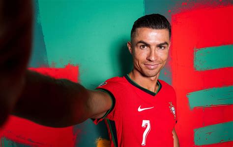 منها قميص البرتغال أطقم مميزة لمنتخبات يورو 2024 صور