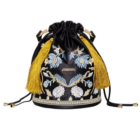 цэцгэн хатгамалтай богц