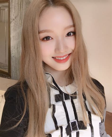 Pin By On Gowon Gowon Loona Pretty People My Girl