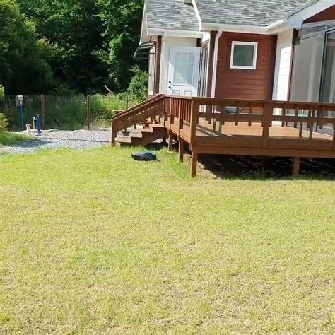 한 여름에 열심히 잔디를 깎는 실레노시티 Youtube