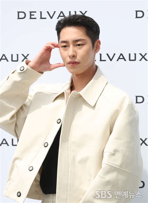 [e포토] 이재욱 하트 속에서 느껴지는 강렬함