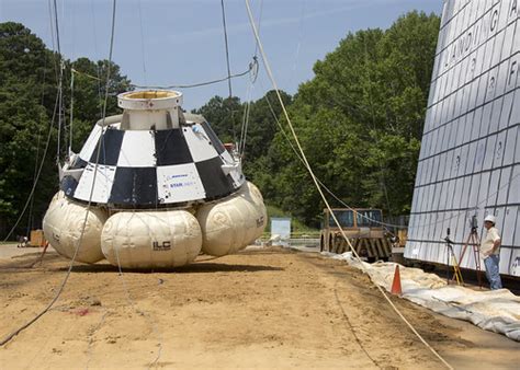 LRC-20160726-PH_LRC01-0003 | A mock-up of Boeing's CST-100 S… | Flickr