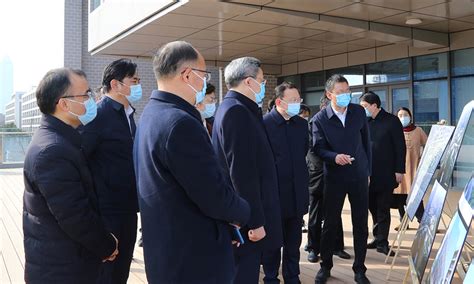 南通市委副书记、市长吴新明一行来校调研