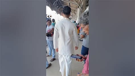 ලාංකික අපේ ජාතික ඇදුම ඇන්දම කවුද නොබලන්නෙ 🇱🇰 Publicreaction Reaction Youtube