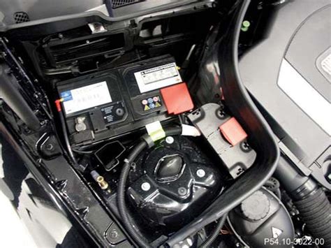 Где стоит резервный аккумулятор на мерседес glk - 85 фото