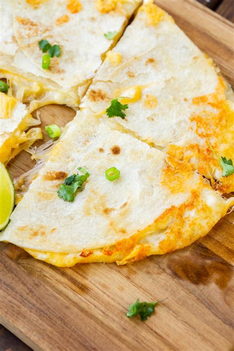 The Best Quesadilla Recipe Easy And Cheesy Karinokada