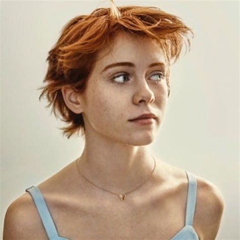 Pin By Klaus Gz On Sophia Lillis Impressive Newcomer Short Hair