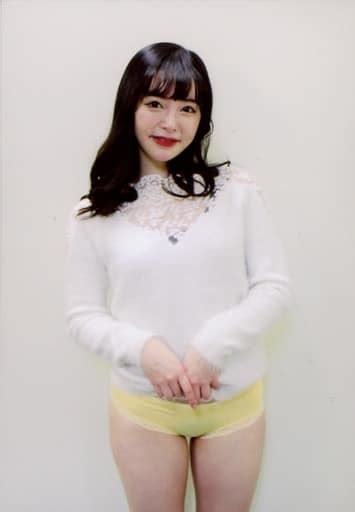 駿河屋 【アダルト】 小倉由菜膝上・衣装白・下着黄色・両手重ね腹・背景白dvd「小倉由菜が本気でイキまくる たっぷり焦らしたトロトロ