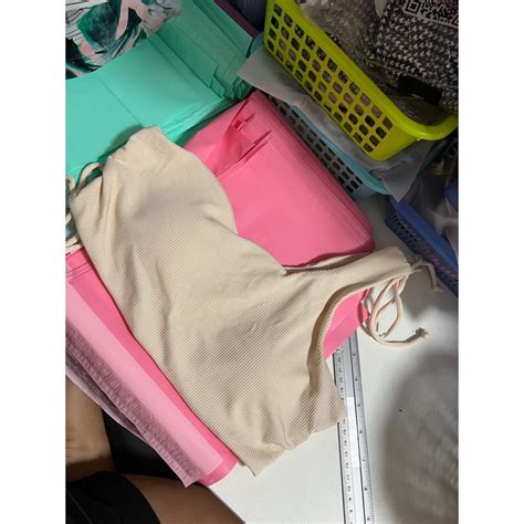 ชุดว่ายน้ำ เกาะอกผ้าร่อง สีครีม สายรูดข้าง ทั้งบราบนและล่าง Shopee Thailand