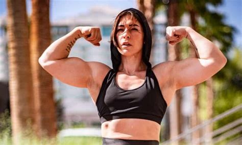 Gal Gadot Armwrestling Twezersi