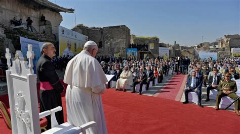 Папа Франциск посети опустошения от Ислямска държава град Мосул