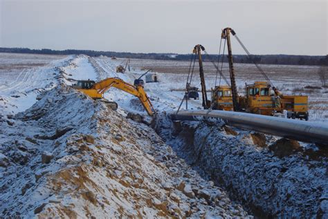 Трубоукладчик Dressta Sb 60