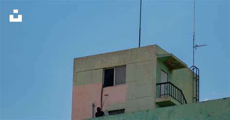 녹색 지붕이있는 매우 높은 건물 사진 Unsplash의 무료 서울 이미지