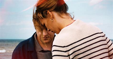 산불 속에 갇힌 네 남녀의 사랑 이야기 알려줌 Alzi Media