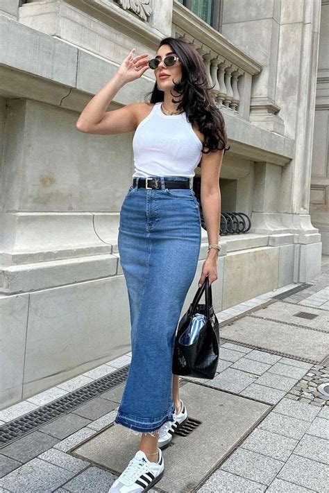 How To Wear A Denim Maxi Skirt 10 Chic Outfit Ideas Denim Skirt Outfits Casual Outfits