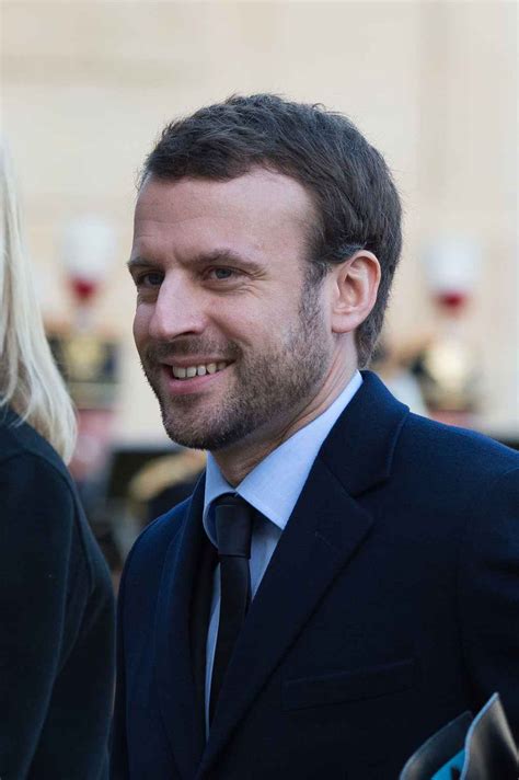 La Barbe De Trois Jours Demmanuel Macron Séduit Les Internautes