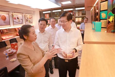 王少勇陪同省市场监督管理局党组书记、局长沈海斌率队赴通州区兴仁镇食品生产企业开展调研