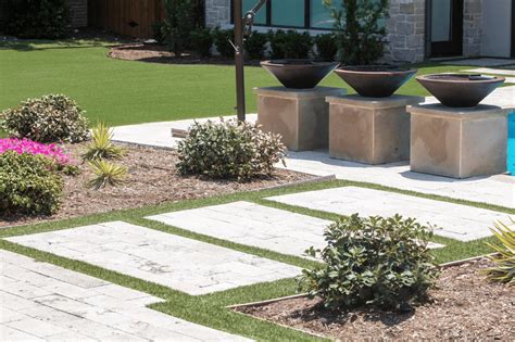 7 Backyard Landscape Designs With Artificial Grass