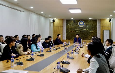 ГЕОЛОГИ УУЛ УУРХАЙ ГАЗРЫН ТОСНЫ ЧИГЛЭЛЭЭР МЭРГЭЖИЛ ЭЗЭМШСЭН ТӨГСӨГЧДИЙГ ХҮЛЭЭН АВЧ УУЛЗЛАА