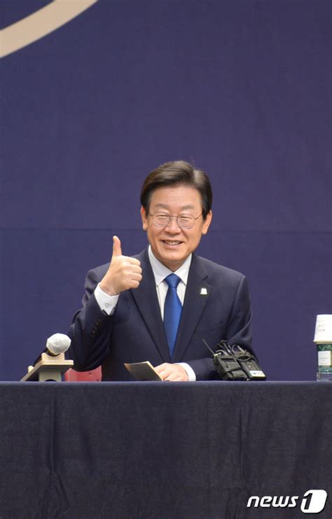 타운홀 미팅 참여한 이재명 당대표