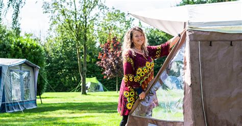 Frieda Kan Niet Meer Zonder Haar Vouwwagen ‘inpakken En Wegwezen In