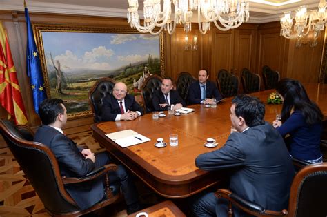 Премиерот Заев на средба со извршниот директор на ТАВ Сенер Се продлабочува соработката со ТАВ