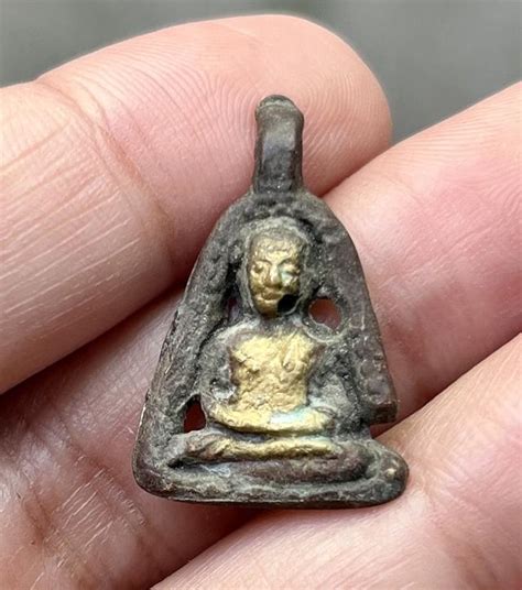 หลวงพ่อเงินจอบเล็ก Ennxo