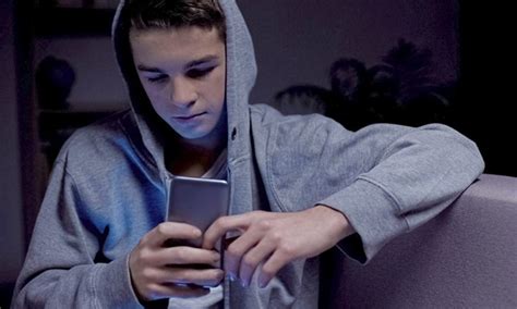 Qu Hacer Si Tu Hijo Ve Pornograf A Gu A B Blica Para Padres