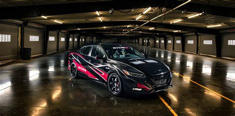 披着羊皮的狼！nissan Sentra Det 性能版登场：对手剑指 Civic Type R 及 Golf Gti