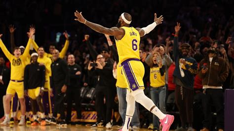 James Harden Reacts To Lebron James Breaking The Nbas Scoring Record