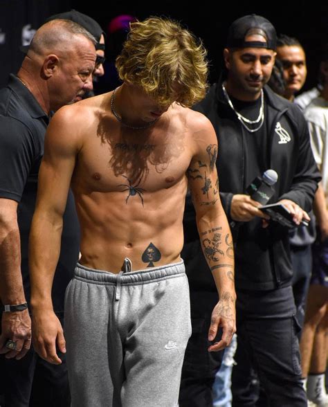 Dailyvinnie Vinnie Hacker Swipe To See What Time The Fights Come On